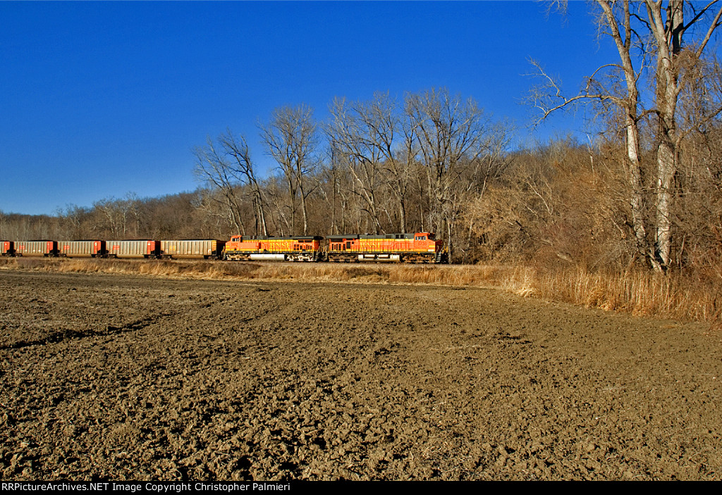 BNSF 5735 and BNSF 5652 lead C-WTMSAI0-03